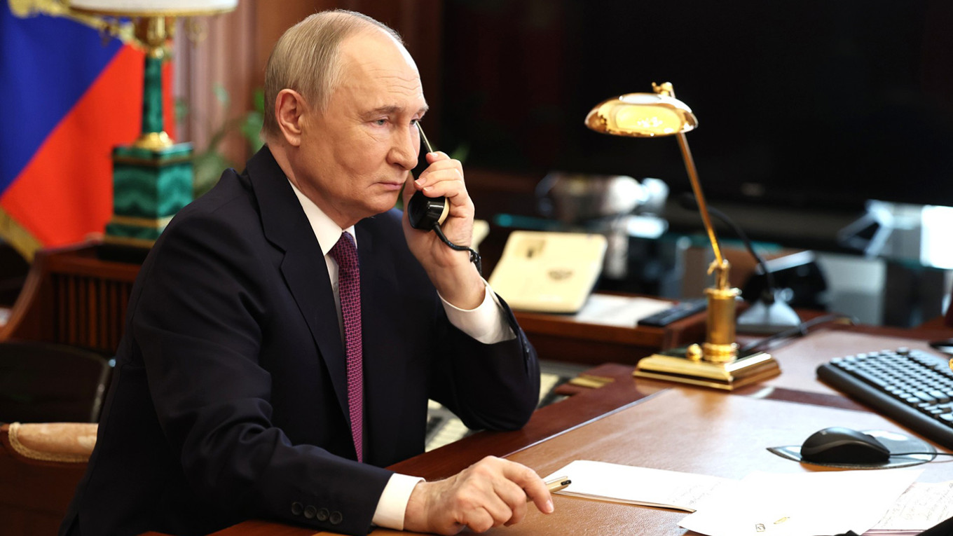 Putin habló por primera vez con líderes de Irán en medio de protestas ...